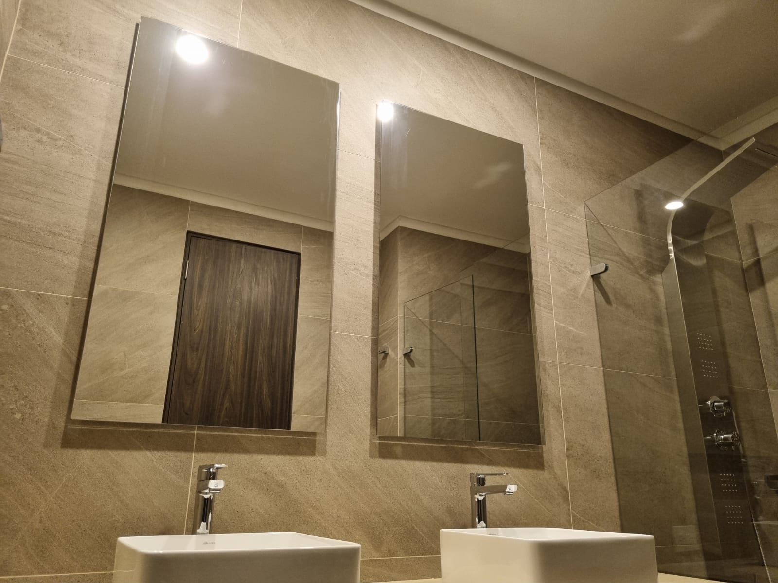 Galeria Acabados en Vidrio | Axioma Arquitectura